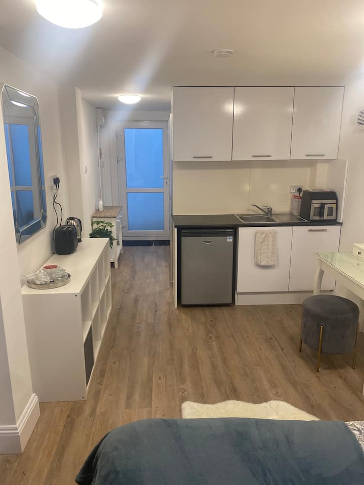 Studio/annexe - Self-contained - Watford