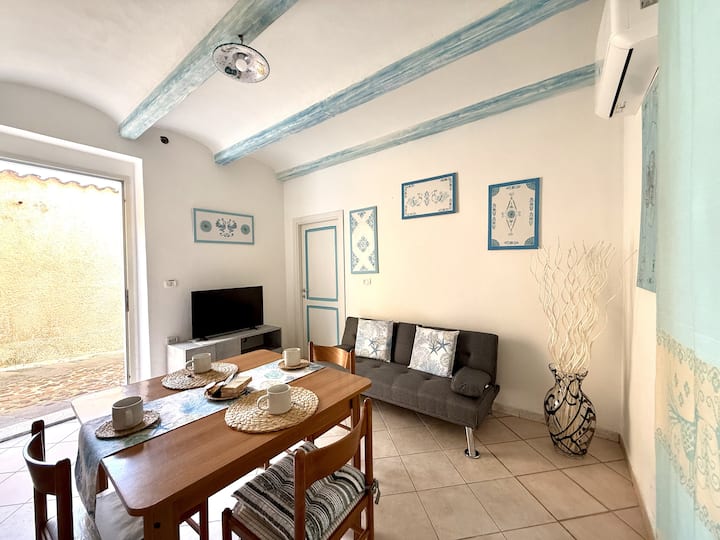 Casa Vacanza Essenedda, Nel Centro Storico - Orosei