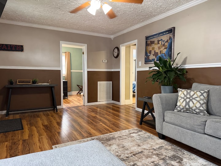 *New* Beckley's Cozy Home Away From Home - Little Beaver State Park, Beaver