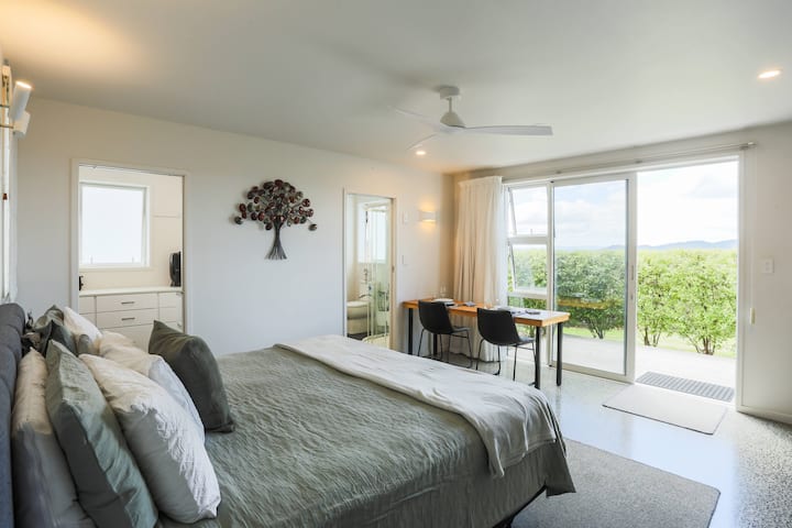Top Shelf Retreat.
This Popular Bnb Is Back. - Whangārei