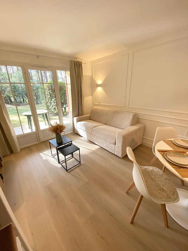 Le Cocon Des Pins
T2 Rénové Piscine Golf Océan&lac - 라꺄노