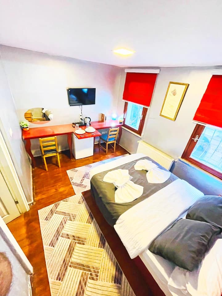 Taksim'de Ekonomik  Ve Yenı Daire - 이스탄불