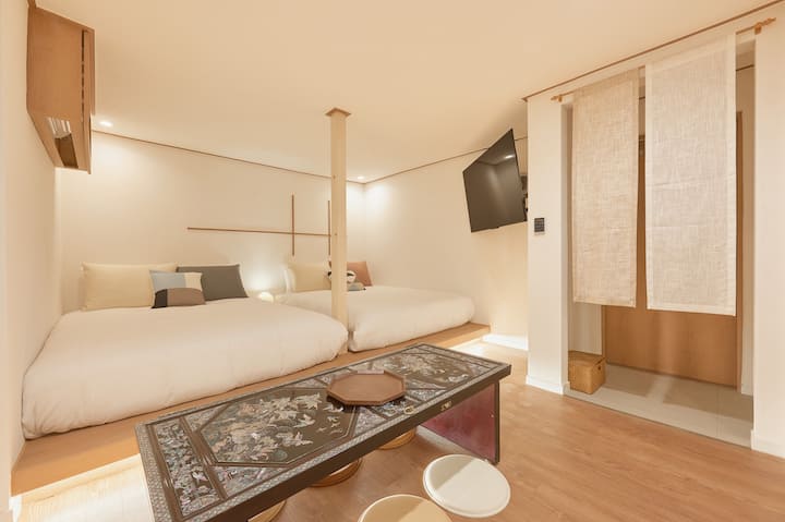 Classic Apt 202｜조선 한양을 모티브로 구현한 작품같은 커넥티드 스위트 - 서울특별시