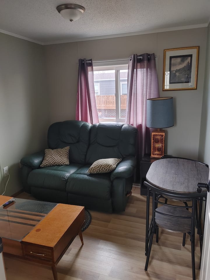 The Mullet House In Brooks 
Cosy Private Suite. - Brooks