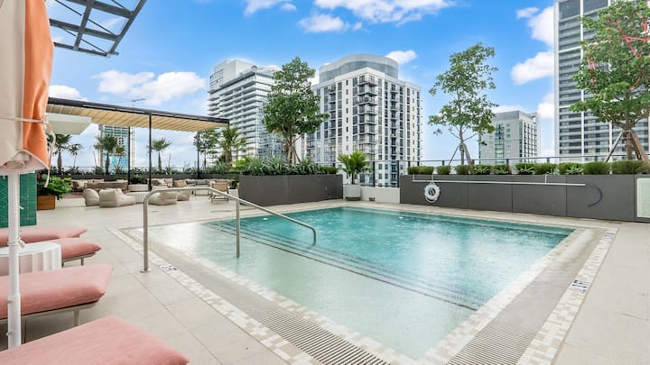 Brand New 2br | Rooftop Pool & Gym | Spacious - Miami