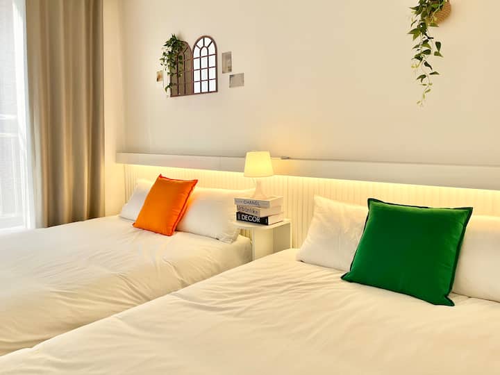 [4bed]부산역(ktx)7분/서대신역1분/남포/자갈치/감천/송도/가족여행/8인/청결&아늑 - Busan