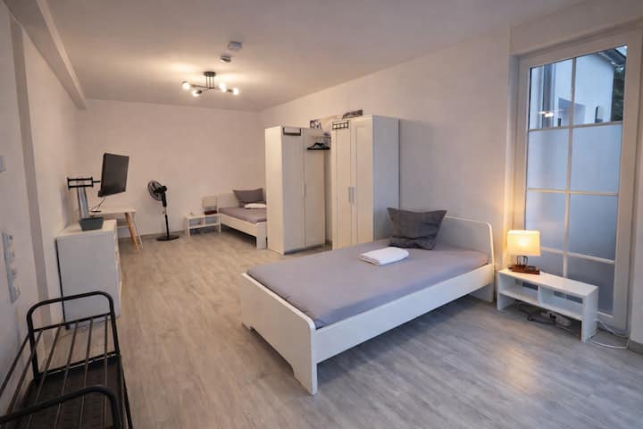 Comfy Apartment With Top Connection - Eschborn