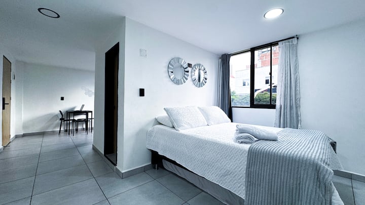 Loft En Laureles/wifi/central/cocina/baño Privado - Medellín