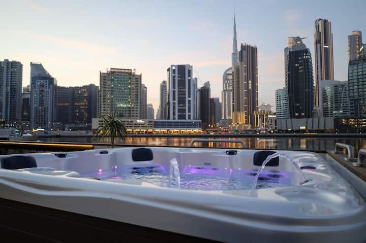 Into The Blue (Mnb Livin / Arb Yacht) - Dubai