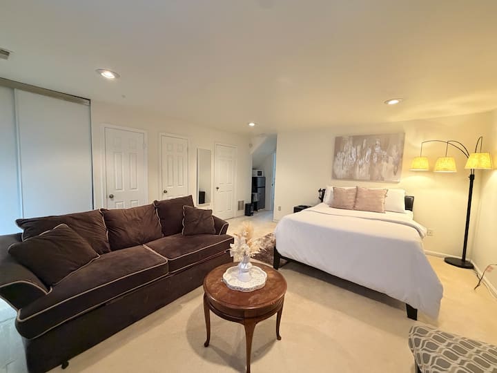 Cozy Private Studio Retreat | Fire Place & Comfort - Maryland (State)