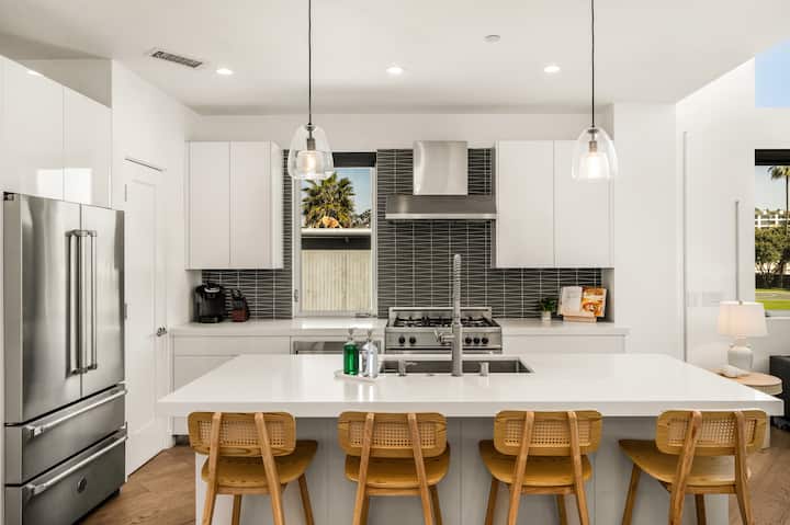 Sandymount House - Newport Beach, CA