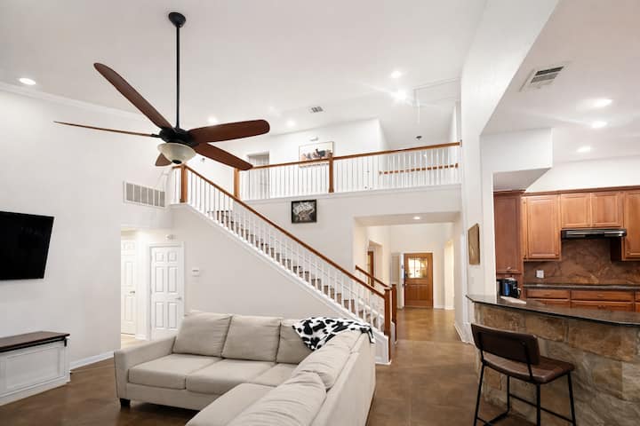 Spacious 4br Retreat |Pool Table & Outdoor Firepit - Kyle, TX
