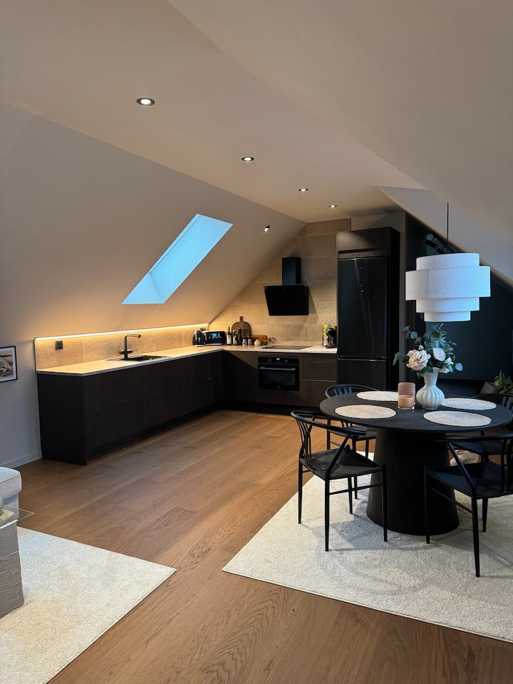 Vindsvåning I Eget Hus På Mindre Hästgård - Lidköping