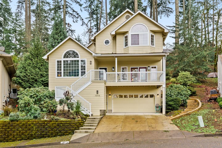 Luxury Hillside Home With Pool And Hot Tub - Eugene, OR