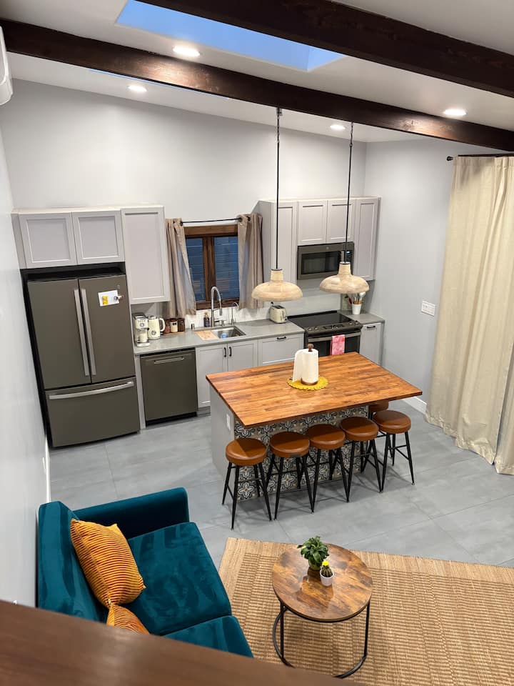 Enjoy A Comfy Stay Close To Los Gatos Downtown - Los Gatos, CA