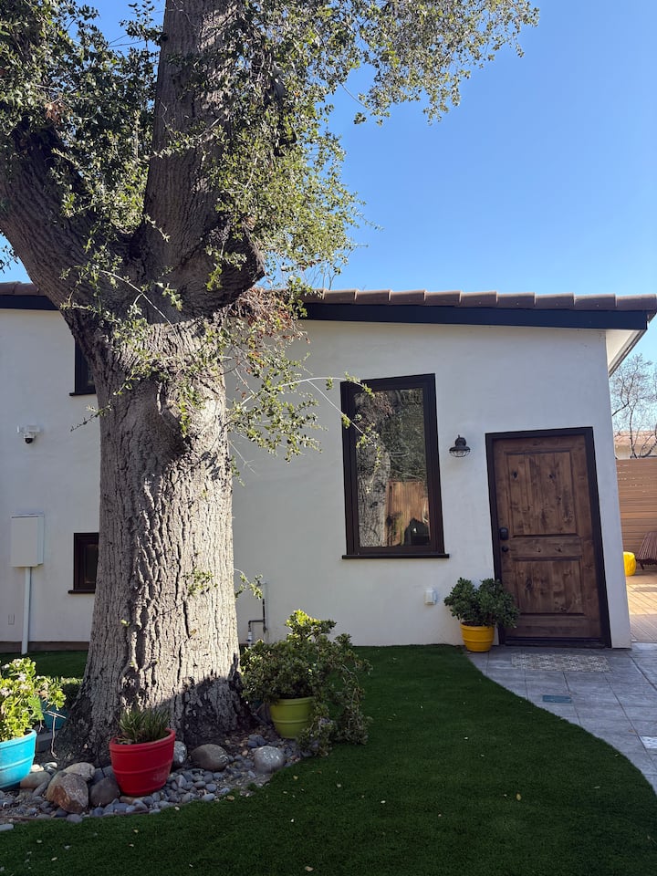 Enjoy A Comfy Stay Close To Los Gatos Downtown - Los Gatos, CA