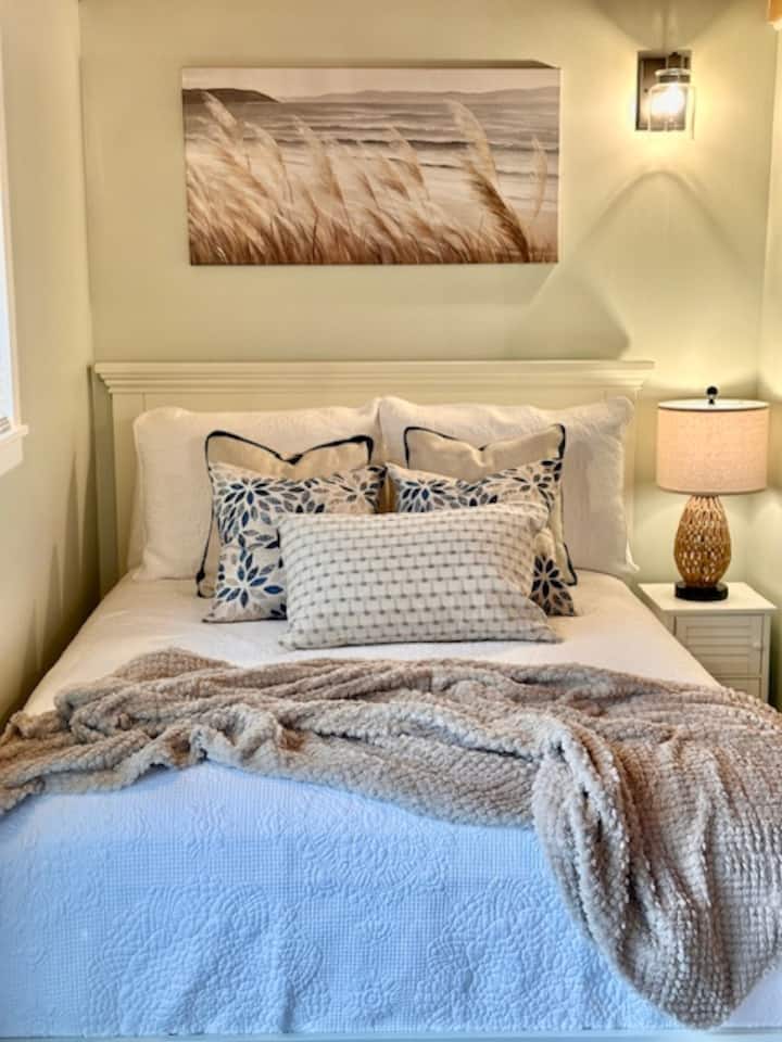 Cozy Cottage Steps To Water Park & Near Beach - Yarmouth Port