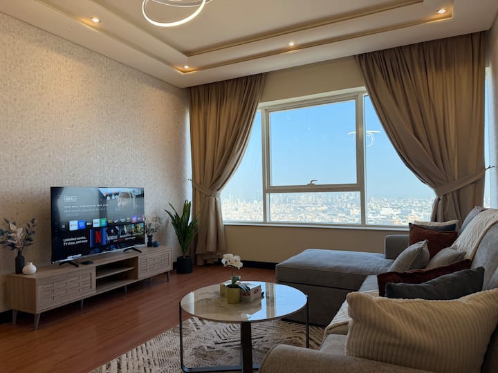 Large 2-bedroom With Amazing Skyline Views - Manama