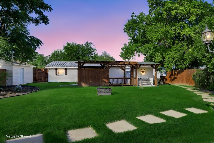 Mill Works Lodge: Hot Tub, Pool & Backyard Oasis - Luckey Ranch – San Antonio