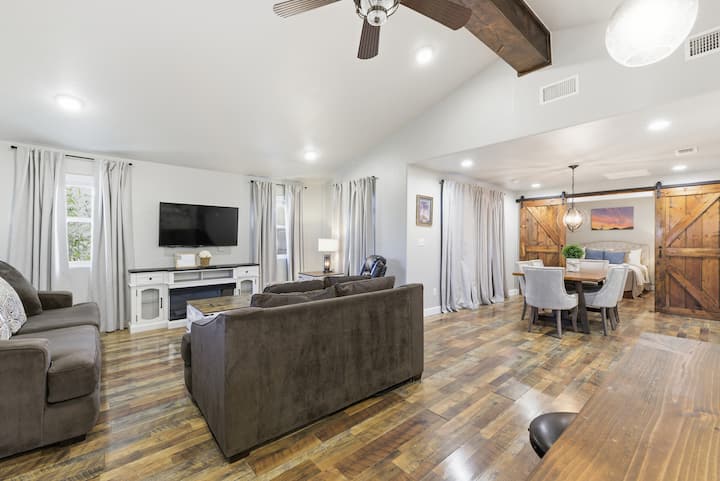 Mill Works Lodge: Private Hot Tub + Backyard Oasis - Briggs Ranch – San Antonio