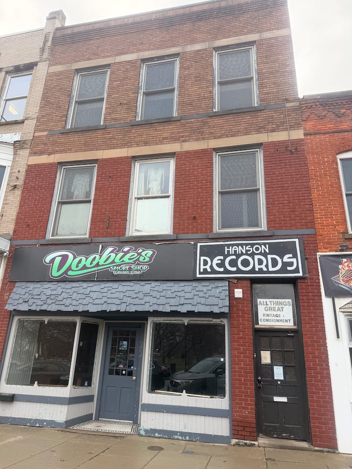 Spacious Oberlin Downtown Apartment - Oberlin, OH