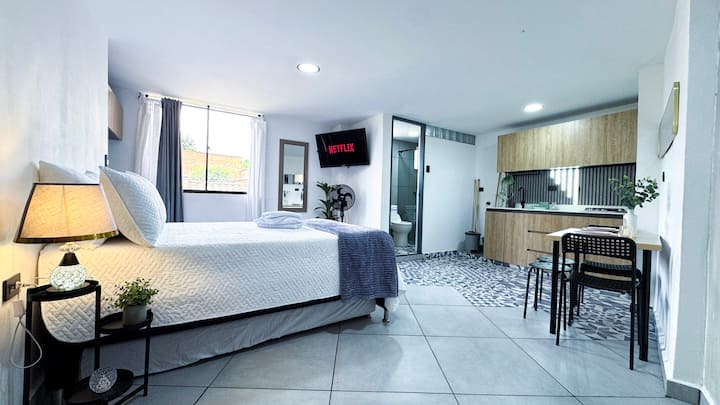 Moderno Aparta Loft/muy Central/wifi/cocina/baño - Medellín