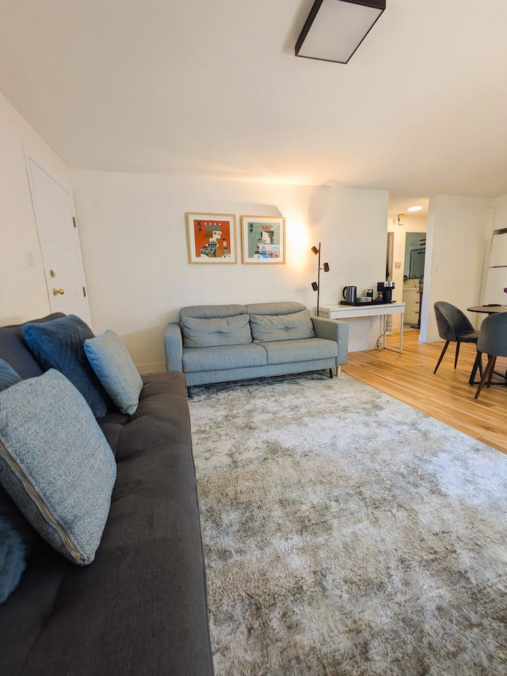 2 Bedroom Suite Close To Main And Skytrain - Vancouver