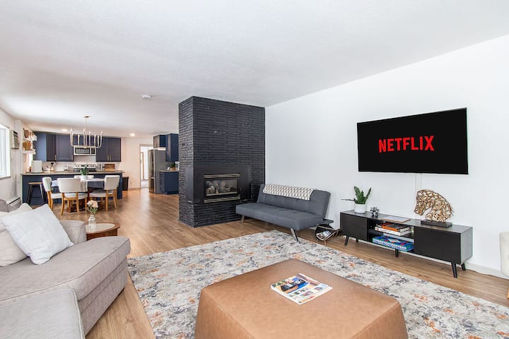 4br I Gameroom, Queen X4, Garage, Pack N' Play - Fargo, ND