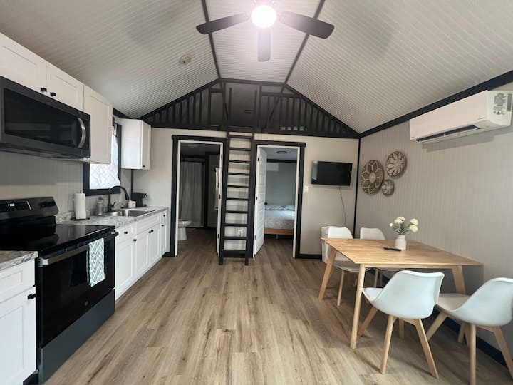 Brand New Cozy Cabin B - Pearland, TX