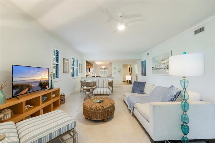 Luxe Condo At Naples Bay Resort Downtown Naples - Naples, FL