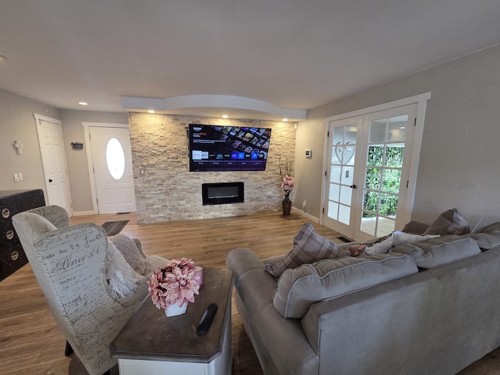Glam 3.5br | Modern Stay | Near Dia & Anschutz Med - Aurora, CO