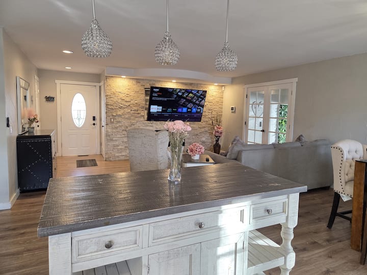 Glam Luxury 3.5br | Marble | 75” Tv | Near Dia - Aurora, CO