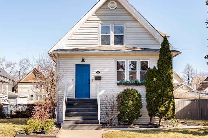 Private Apt With Easy Access To Chicago - Brookfield, IL