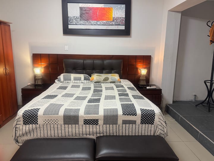 A Una Cuadra Del Cine, Plaza De Armas Y Malecón - Santa