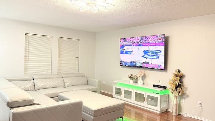 Cozy Family Fun Vacation Home - Grand Prairie, TX