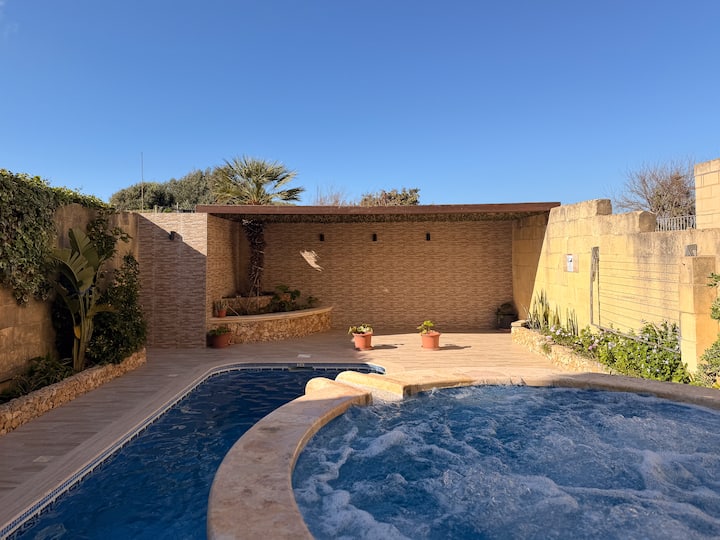 Stella & Stone - 3 Bedroom Home W/ Pool & Jacuzzi - Malta