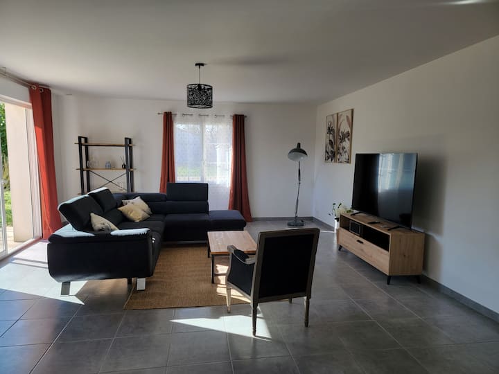 Agréable Maison Centre Bourg Proche De Saintes - Château de la Roche Courbon