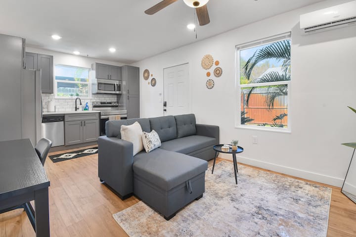 8 Min To Downtown *Fast Wifi* Fenced Yard - St. Petersburg, FL