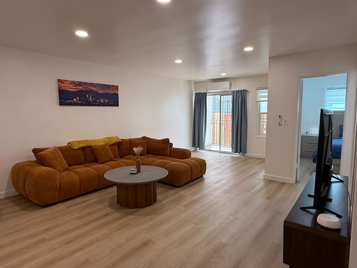 Prime 1 Bed | K-town + 2 Parking - South Los Angeles - Los Angeles