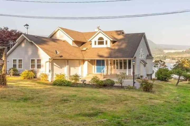 Relax & Play By The Ocean - Sechelt