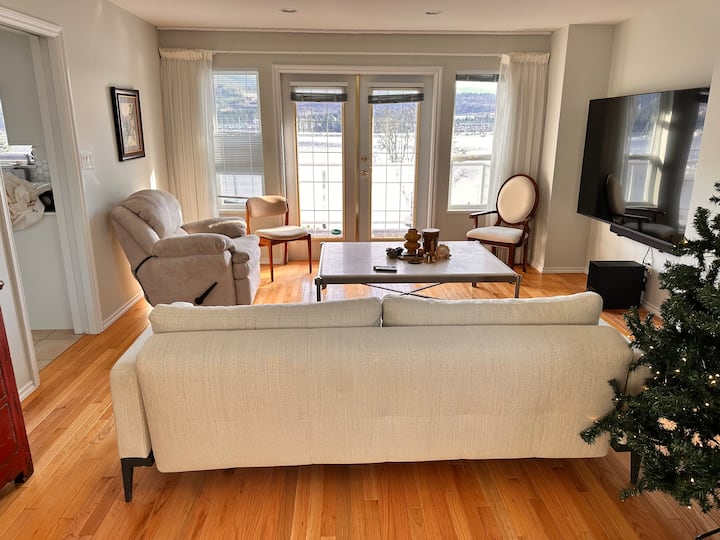 Waterfront House With Private Beach Access - Sechelt