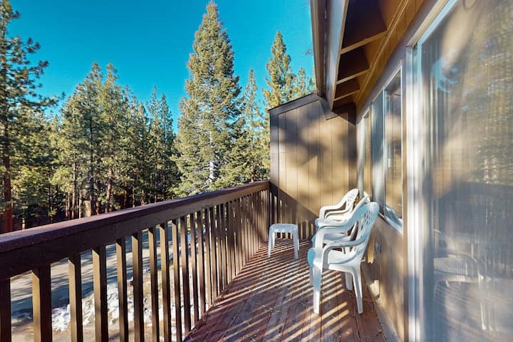 Townhome With Pool & Private Hot Tub, Sleeps 8 - South Lake Tahoe, CA