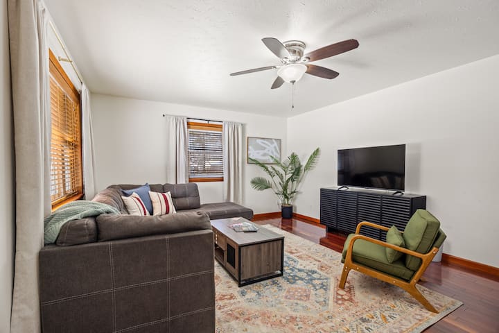 Easy Trail & Dt Access + Gameroom W/ Bike Storage - 벤턴빌