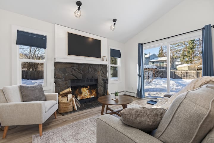Anchorage Basecamp | Yard, Fireplace, Near Airport - Alaska