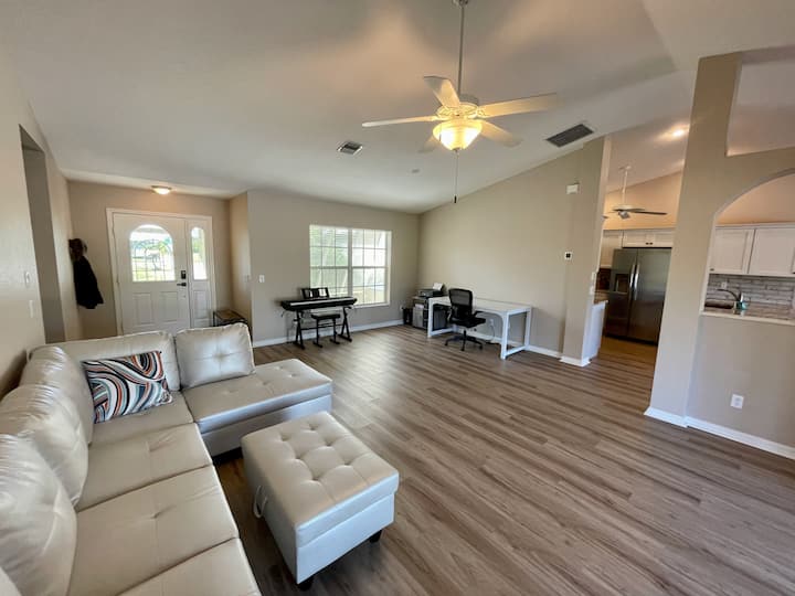 Peaceful Quiet Retreat  10 Minutes To The Beach - Englewood, FL