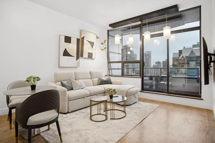 Modern 1br Downtown Condo/ Panoramic City Views - Vancouver