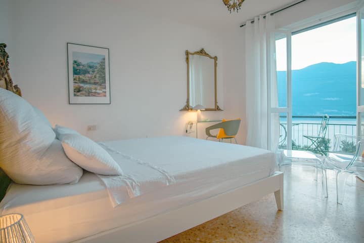 Seeblick-villa: 3 Zi., Apt. 140 M² Garten & Balkon - Italia