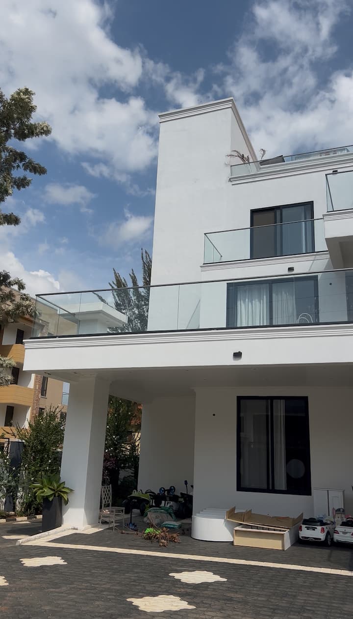 Building For Sale Kinshasa, Lingwala - Kinshasa