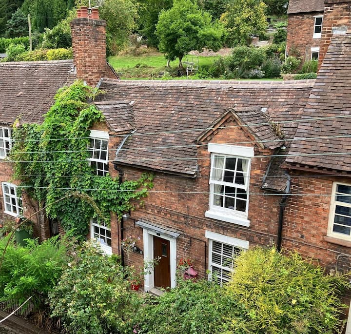 Holly Cottage - Charming Retreat In
Coalbrookdale - Ironbridge