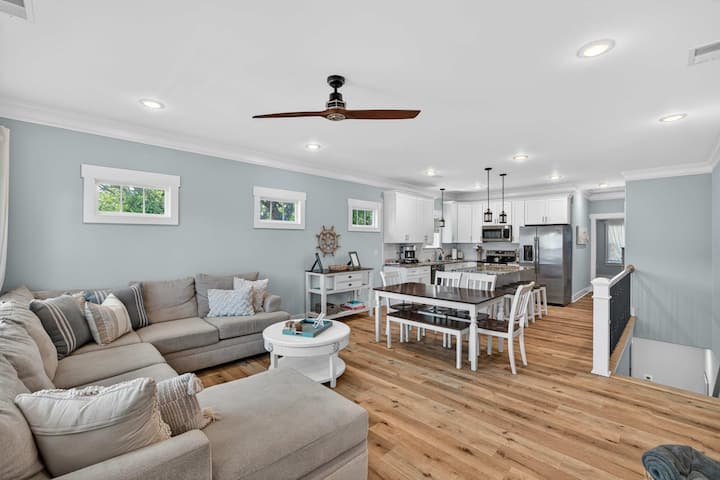 3 Bd Home Steps To Beach, Sleeps 11, Pet Friendly - Carolina Beach